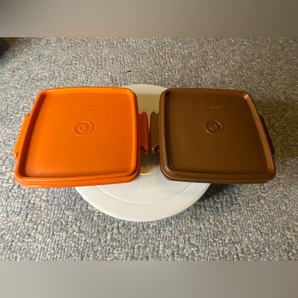Tupperware | Kitchen | 2 Tupperware Square Away Sandwich Keeper Brown ...